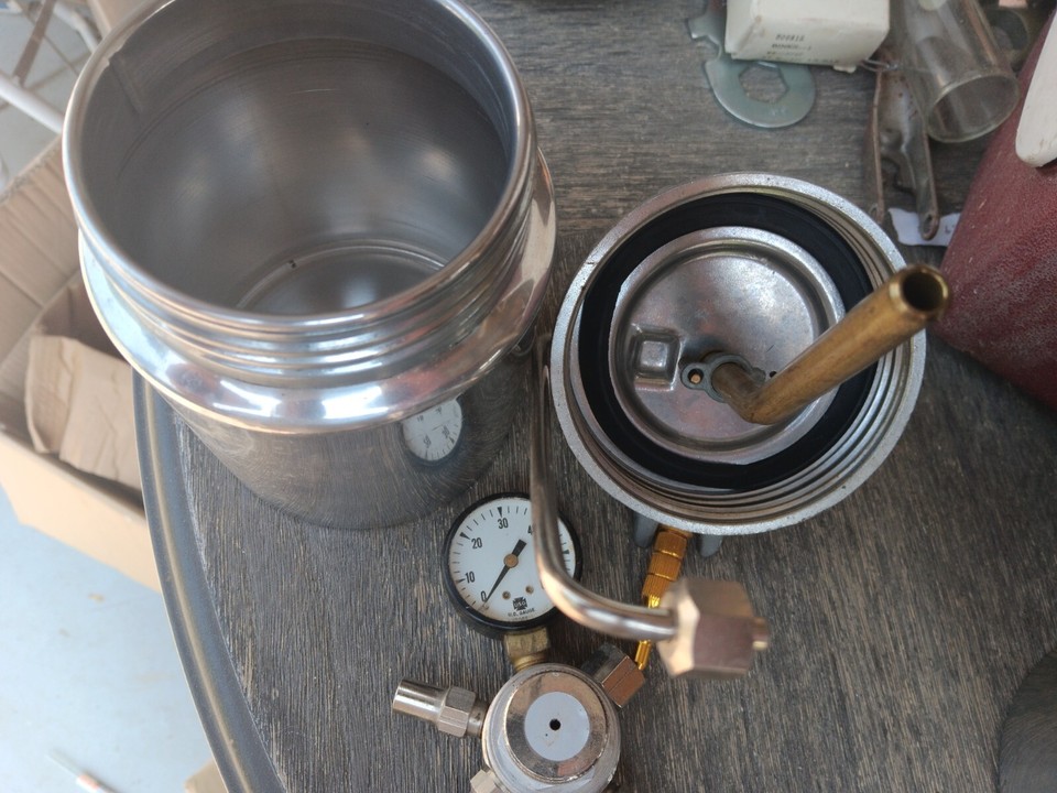 BINKS- model 80 1 qt PAINT PRESSURE CUP/regulator | eBay