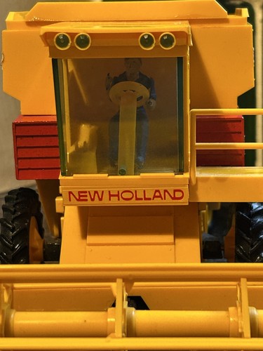 BRITAINS 1:32 FARM NEW HOLLAND TR85 COMBINE HARVESTER | eBay UK