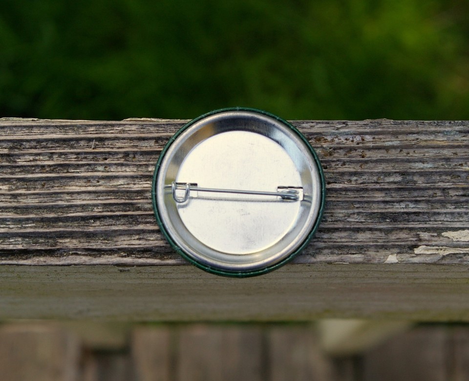 Celis Ale Grand Cru 1 3/4" Green Metal Lapel Pin Pinback Button | eBay