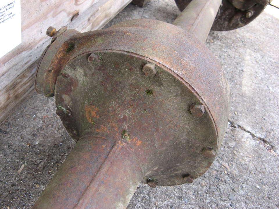 1932 1933 1934 FORD BANJO REAR END AXLE w BRAKE HUBS antique 32-34 | eBay