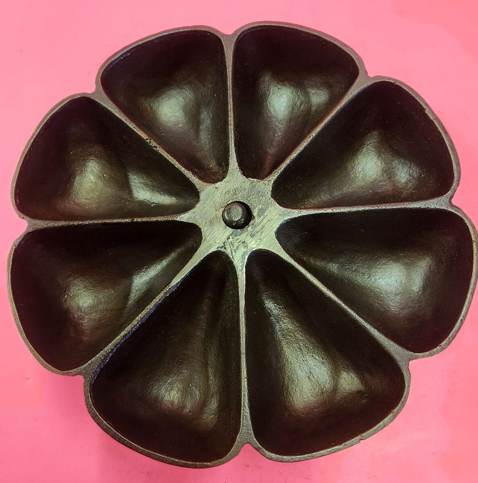 VINTAGE PROGRESSIVE SHOE MACHY CO. Cast Iron Rotating Cobblers Nail Cup ...