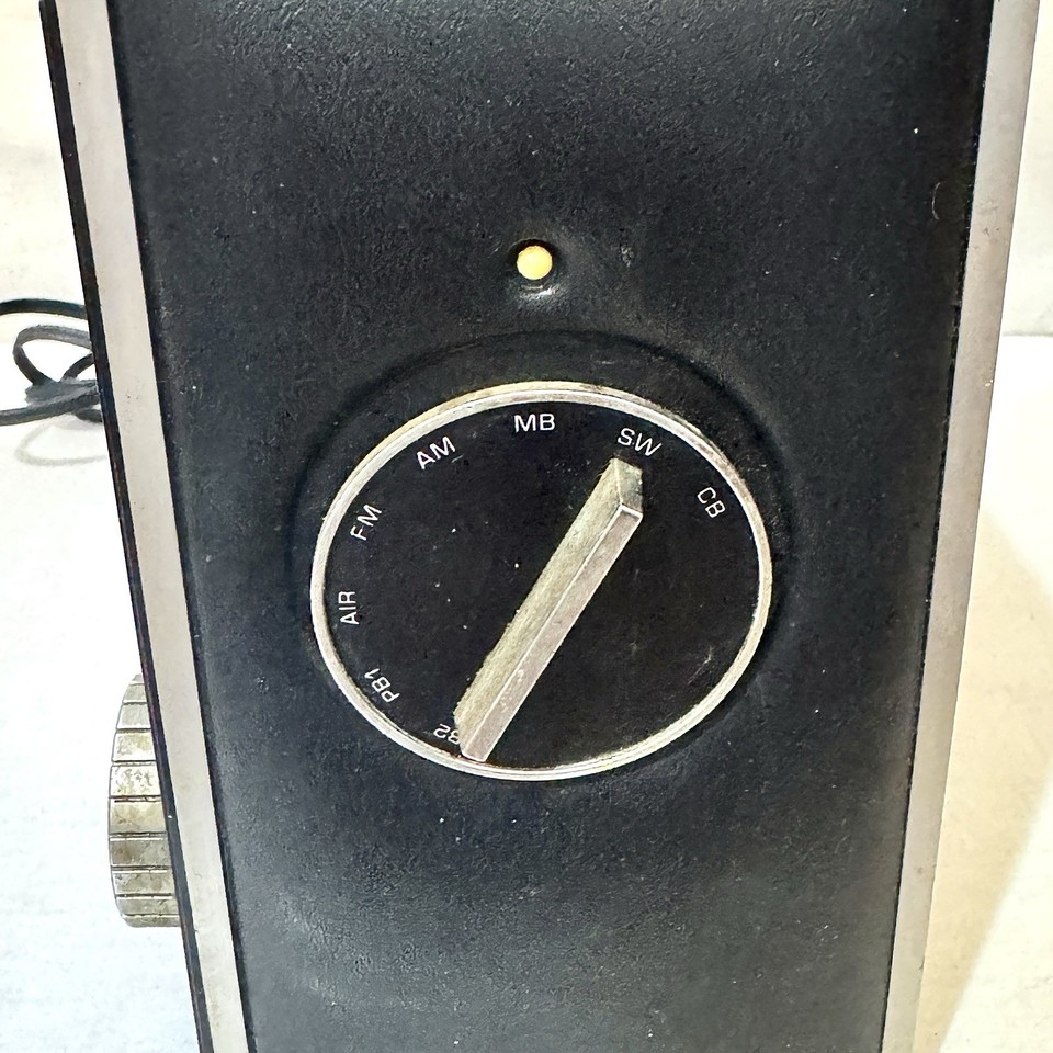 Vintage Montgomery Ward Airline FM/AM/CB 8 Band IC GEN-1473A, Tested ...
