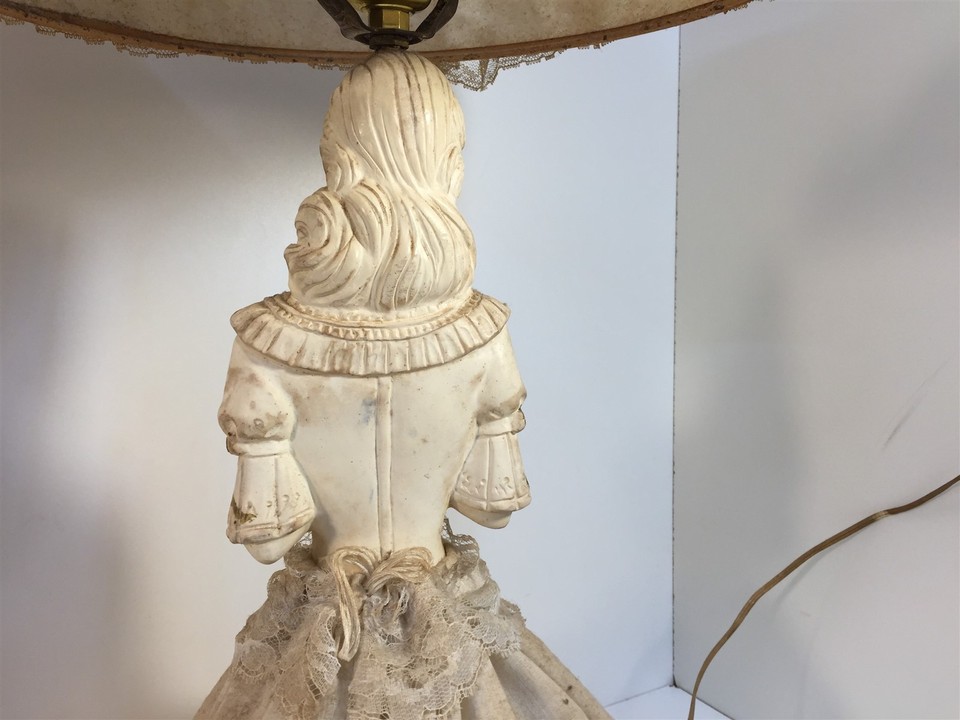 (1) Vintage Lamp - Woman With Fan and White Dress Lighted Base Ceramic ...