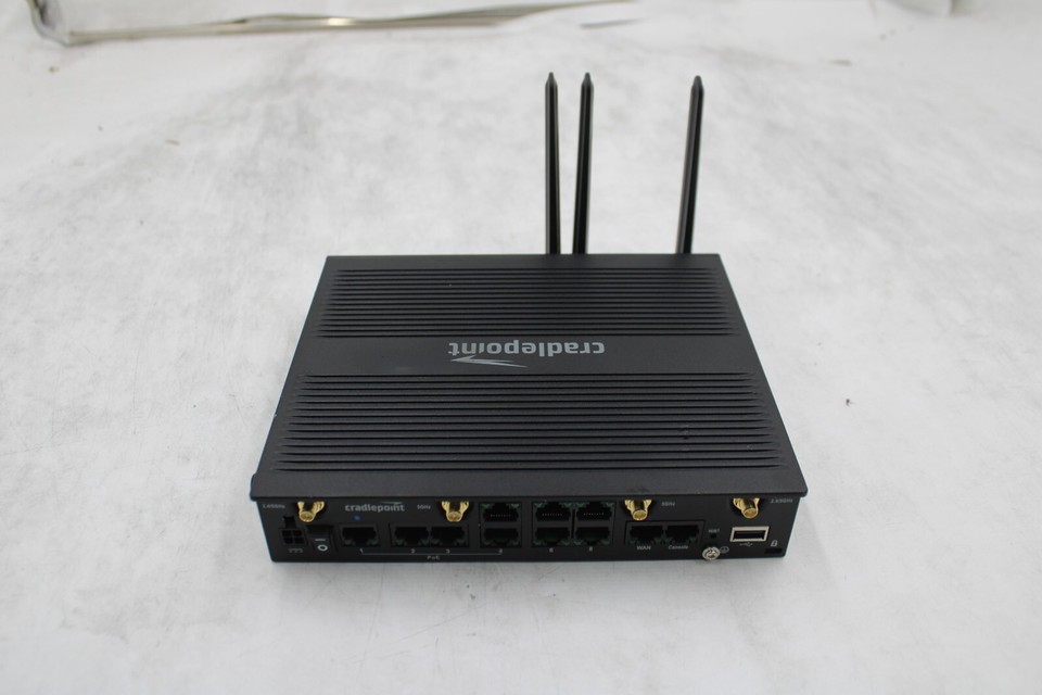 Cradlepoint AER2200 Advanced Edge LTE Router No Back Antennas w ...