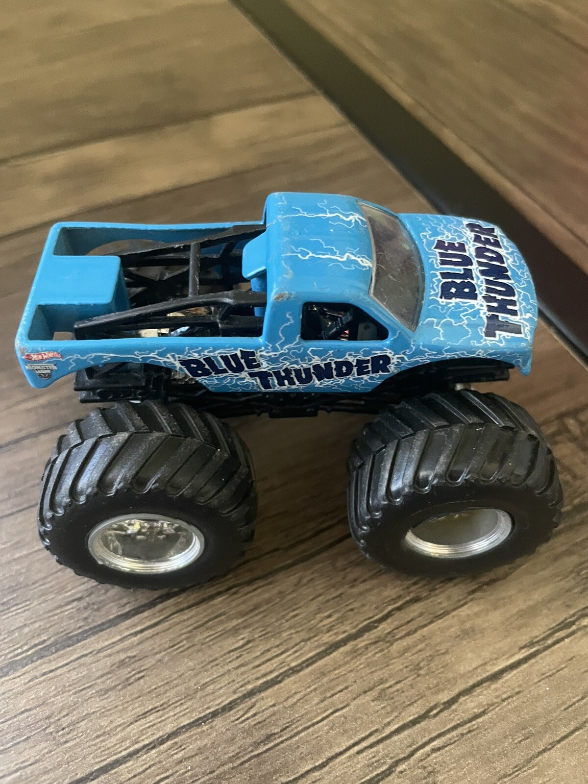Hot Wheels Mattel Monster Jam Blue Thunder 1:64 + Rare Mini Figure ...