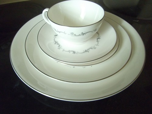 57 Pieces Royal Doulton Coronet China Dinnerware Set | eBay