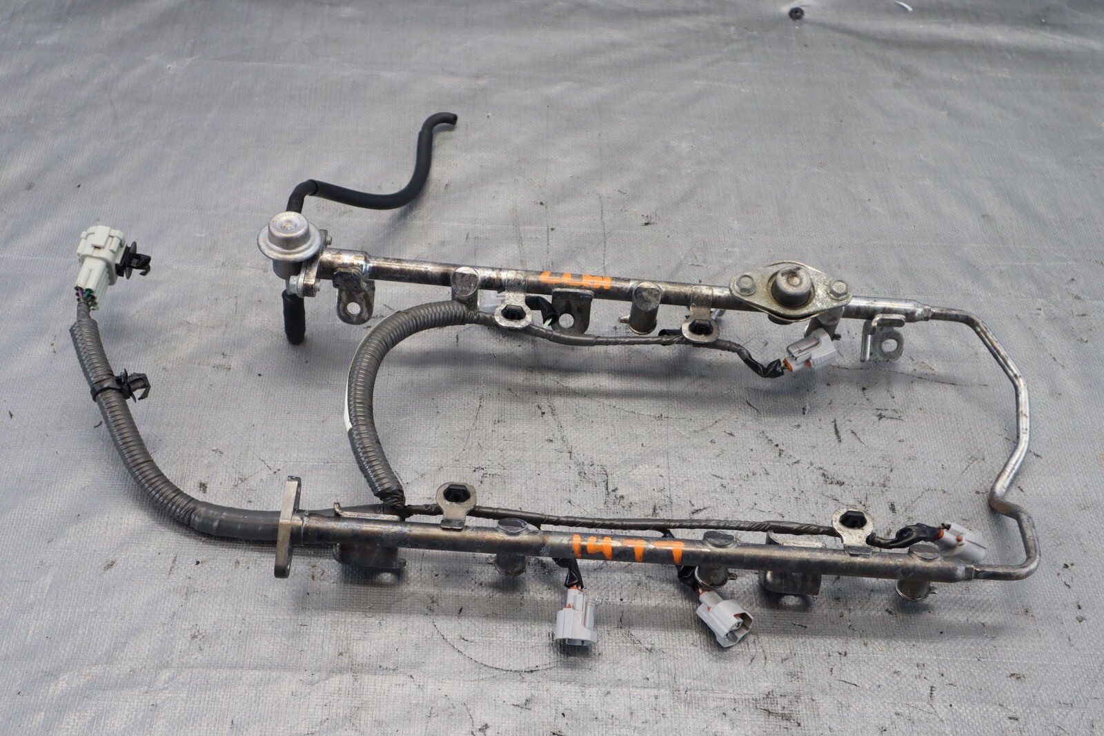 09 10 11 NISSAN GTR-R R35 VR38 OEM ENGINE FUEL INJECTOR RAIL W/ HARNESS ...