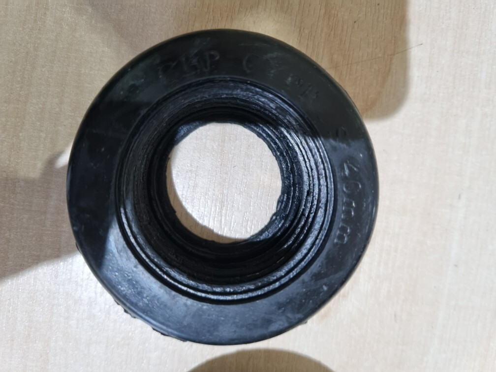 Rubber Boss Adaptor Push-Fit Black For 63MM Strap On Boss Soil Pipe 32 ...