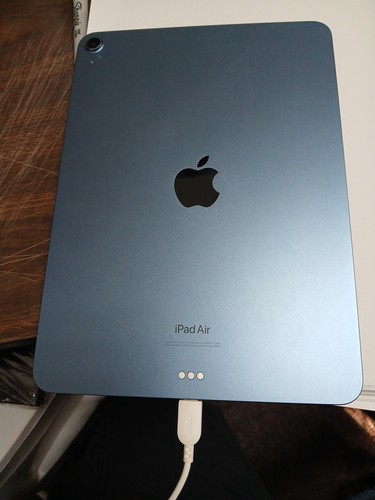 Apple iPad Air 5th Gen. 256GB, Wi-Fi, 10.9" -A2588 | eBay