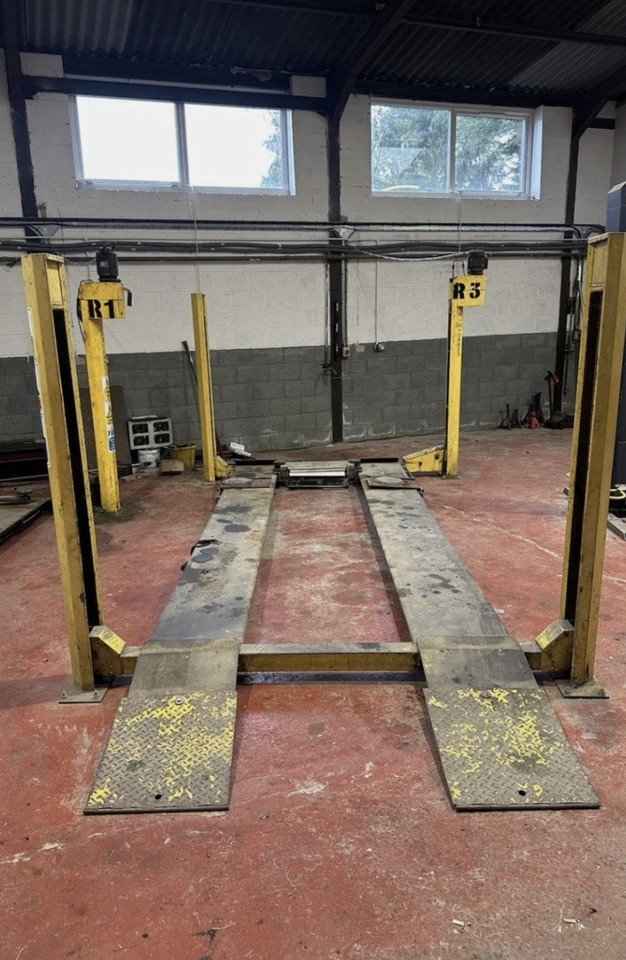 HEAVY DUTY 4 POST SERVICE LIFT 5.5 TONNES PNEUMATIC LOCK! FOUR POST ...