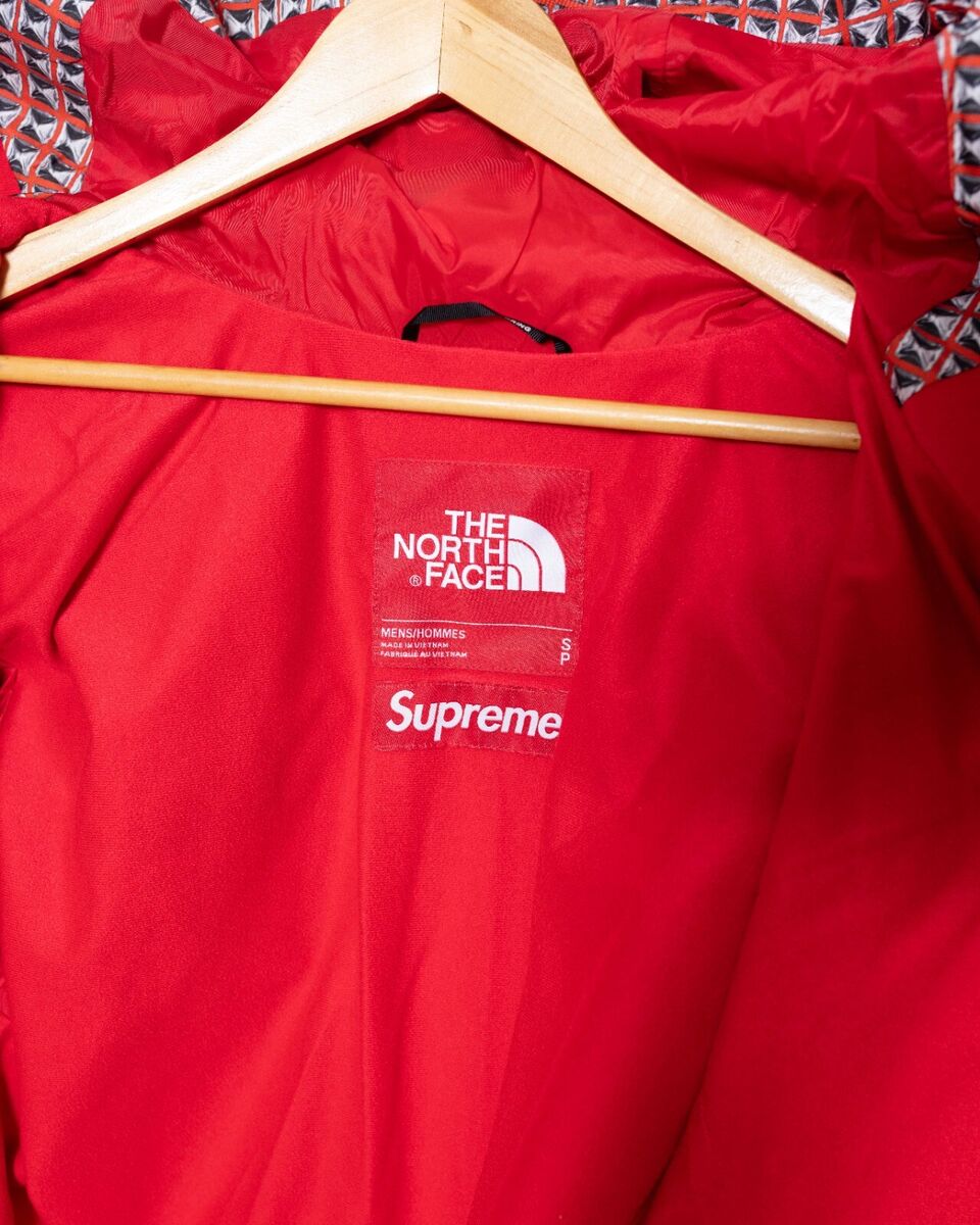 Supreme x The North Face “Studded” Mountain Light Jacket Supreme x The North Face “Studded” Mountain Light Jacket