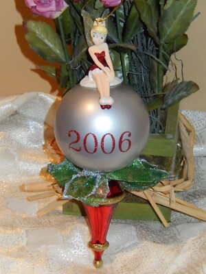 DISNEY TINKER BELL ATOP 2006 BALL ORNAMENT 8" WITH SHIMMERING HOLLY ...