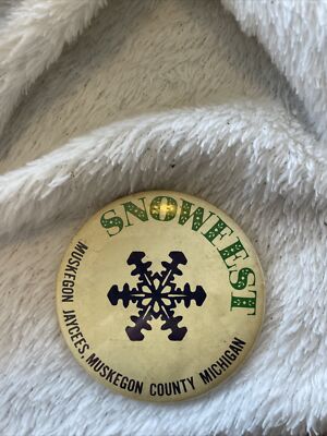 Snow Fest Muskegon Jacees Muskegon County Michigan Vintage PinBack ...