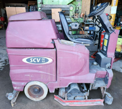 Sweepers & Scrubbers - Riding Floor Scrubber