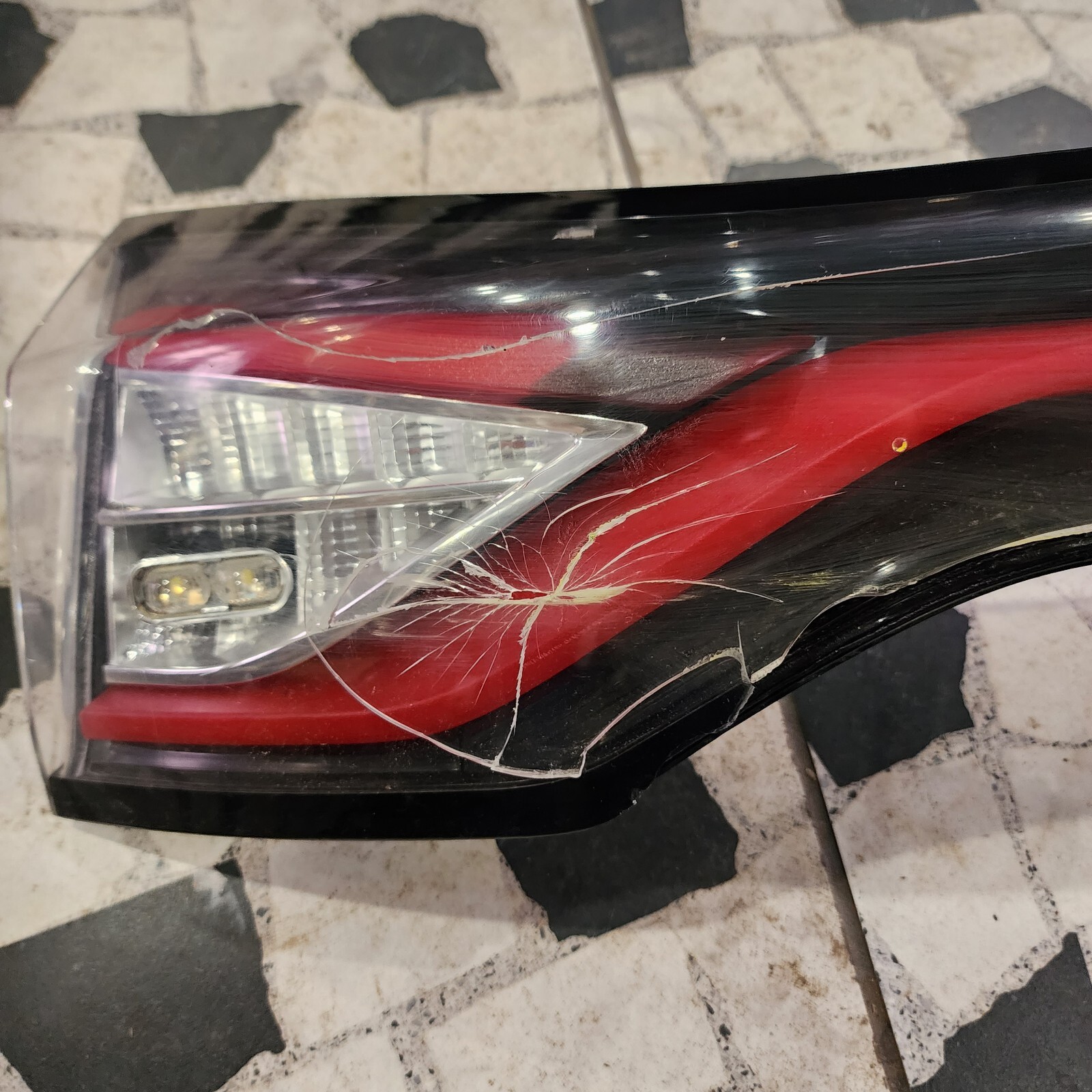 2015-2018 Ford Edge Rear Center Tail Light LED Assembly | FT4B13A565D ...