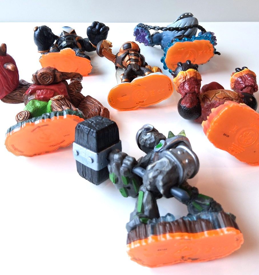Skylanders Giants Lot – 6 Giants Figures + Official Giants Carry Case ...