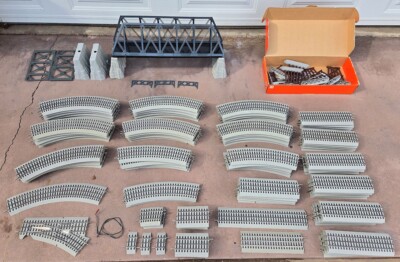 103 Pieces Lionel Fastrack Straight, Curved Train Track + Switches ...