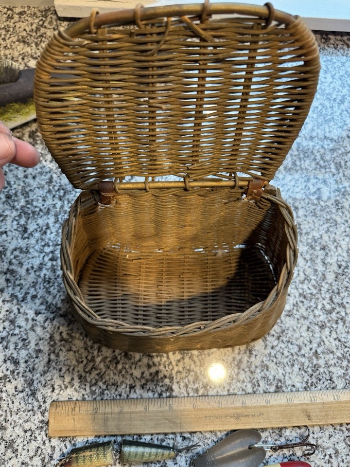 Small Vintage Fishing Creel With 6 Old Lures Paw Paw Shakespeare | eBay