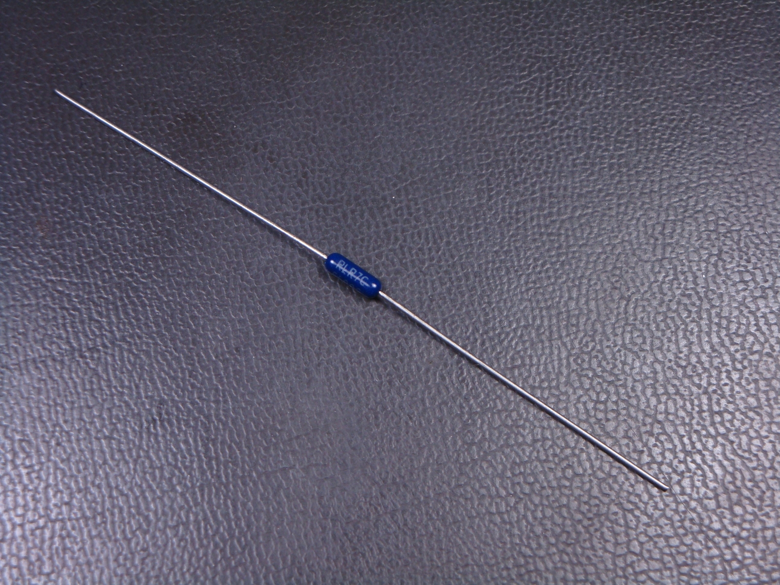 Lot of 5 RLR07C5600GS Vishay Metal Film Resistor 560 Ohm 2% 250mW 1/4W ...