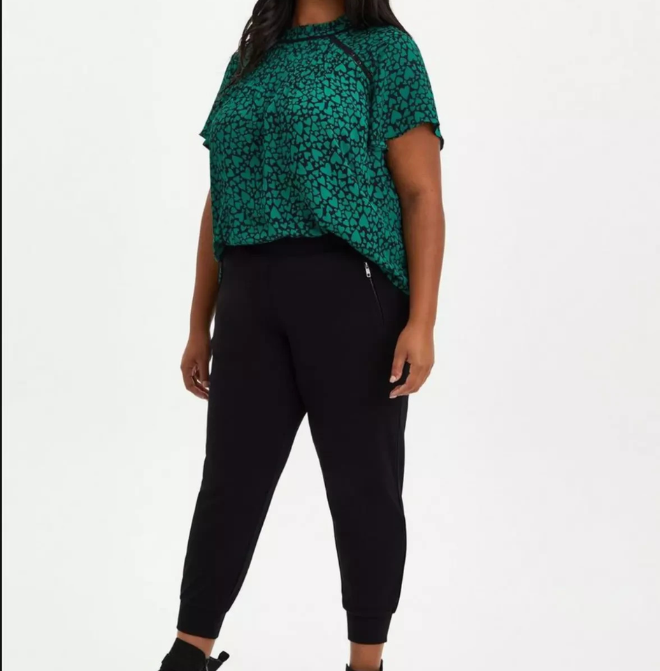 TORRID GEORGETTE HEART PRINT HIGH NECK SHORT SLEEVE TOP PLUS SIZE 2, 2X ...