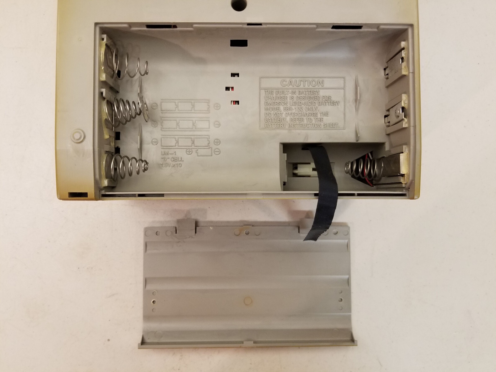 Vintage 1988 EMERSON Model VR36 - 5'' Black and White Portable TV w/AM ...