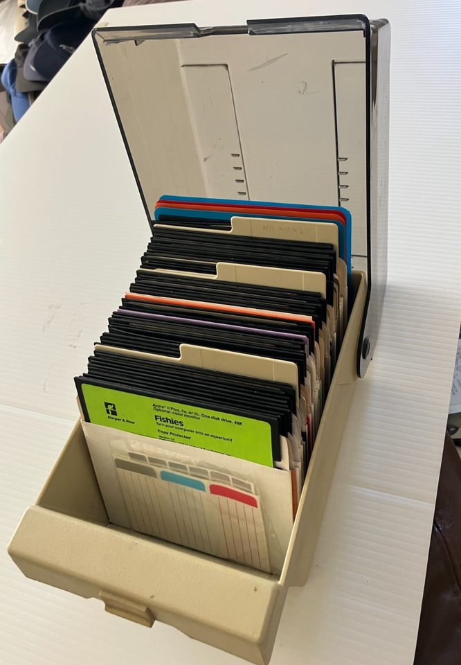 Apple II Original 5.25" Floppy Disks - Lot of 47 w/ case +blanks | eBay
