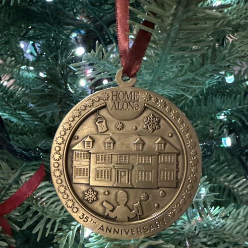 D23 Home Alone 35th Anniversary Ornament w/ Pouch | Early Access VIP ...