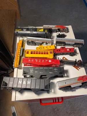 C77 Lot of Plastic Model Trains and Santa Fe Locomotives For Parts Or ...