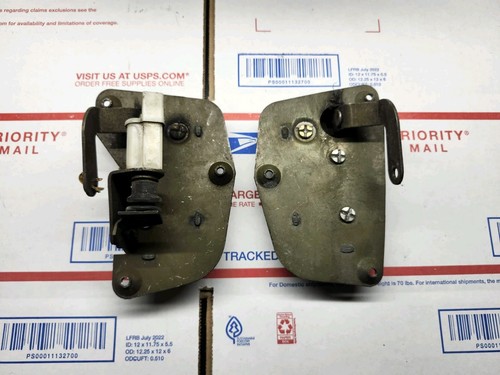1987-1996 Ford Full-size BRONCO - Tailgate LATCHES latch pair - LH + RH ...