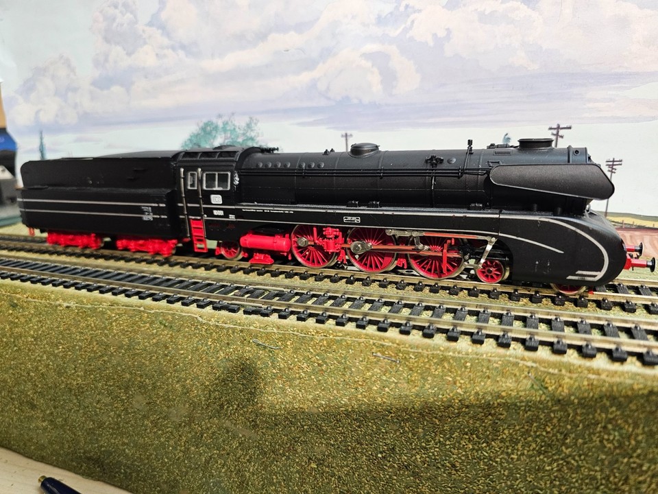 Rivarossi 1091 HO gauge DB BR 10 Streamlined Steam Loco In Black Livery ...