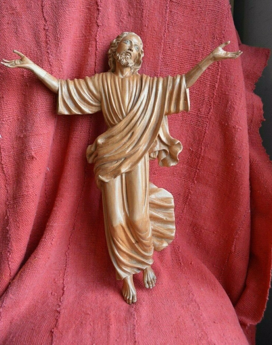 Jesus Christ Resurrection Statue