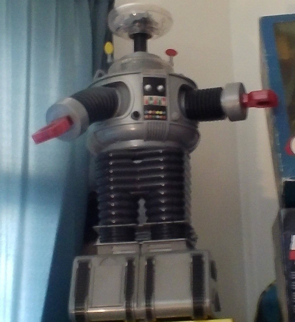 Trendmasters Lost n Space 24 inch B-9 Robot no remote + 2 9 in B9 ...