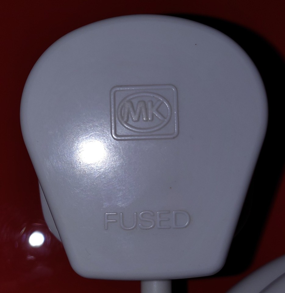 T-Shaped Non Standard MK 647WHI 13A UK Plug Adaptor to 1G Socket 2m ...