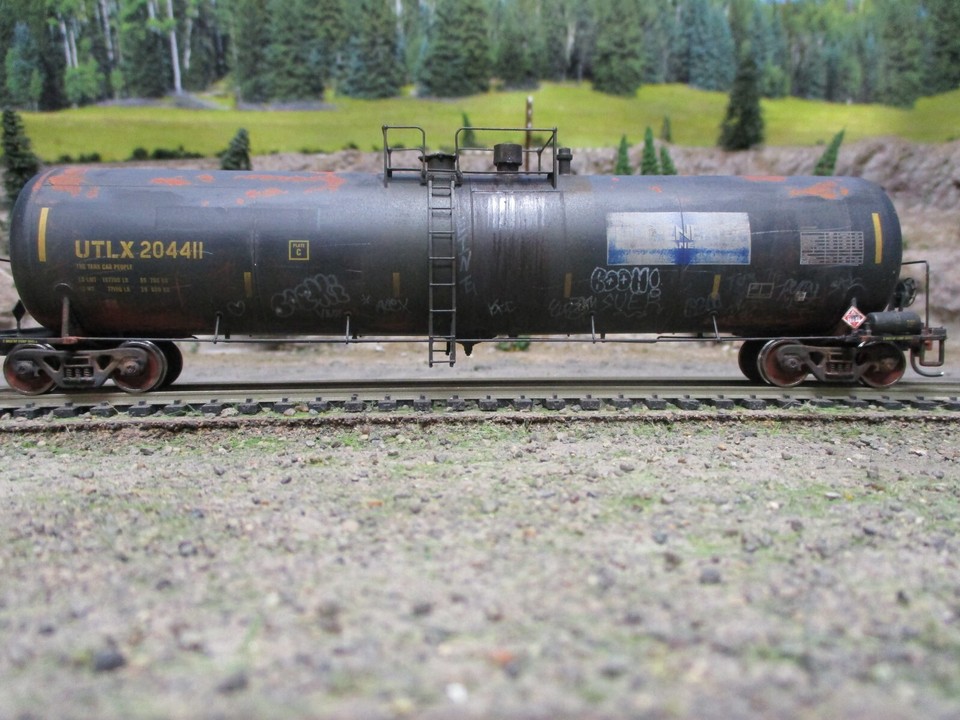 Ho custom weathered Freight cars Athearn tank car model train car. 20k ...