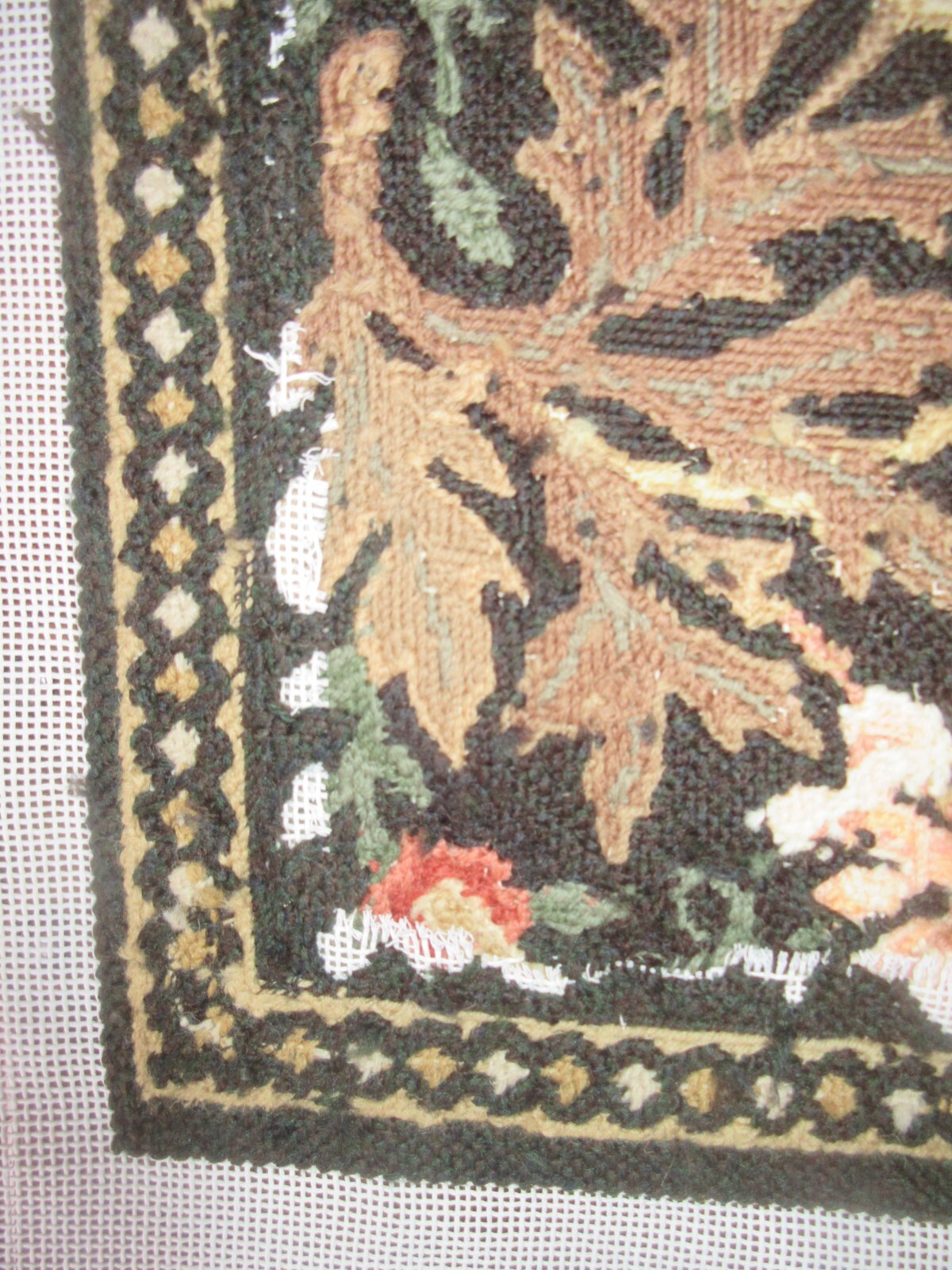 Beth Russell Designers Forum Stitched Needlepoint COMPTON/Border ...