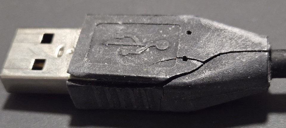 Vintage Casio G'zOne Commando C771Mobile Cell Phone with Charger & Cord ...