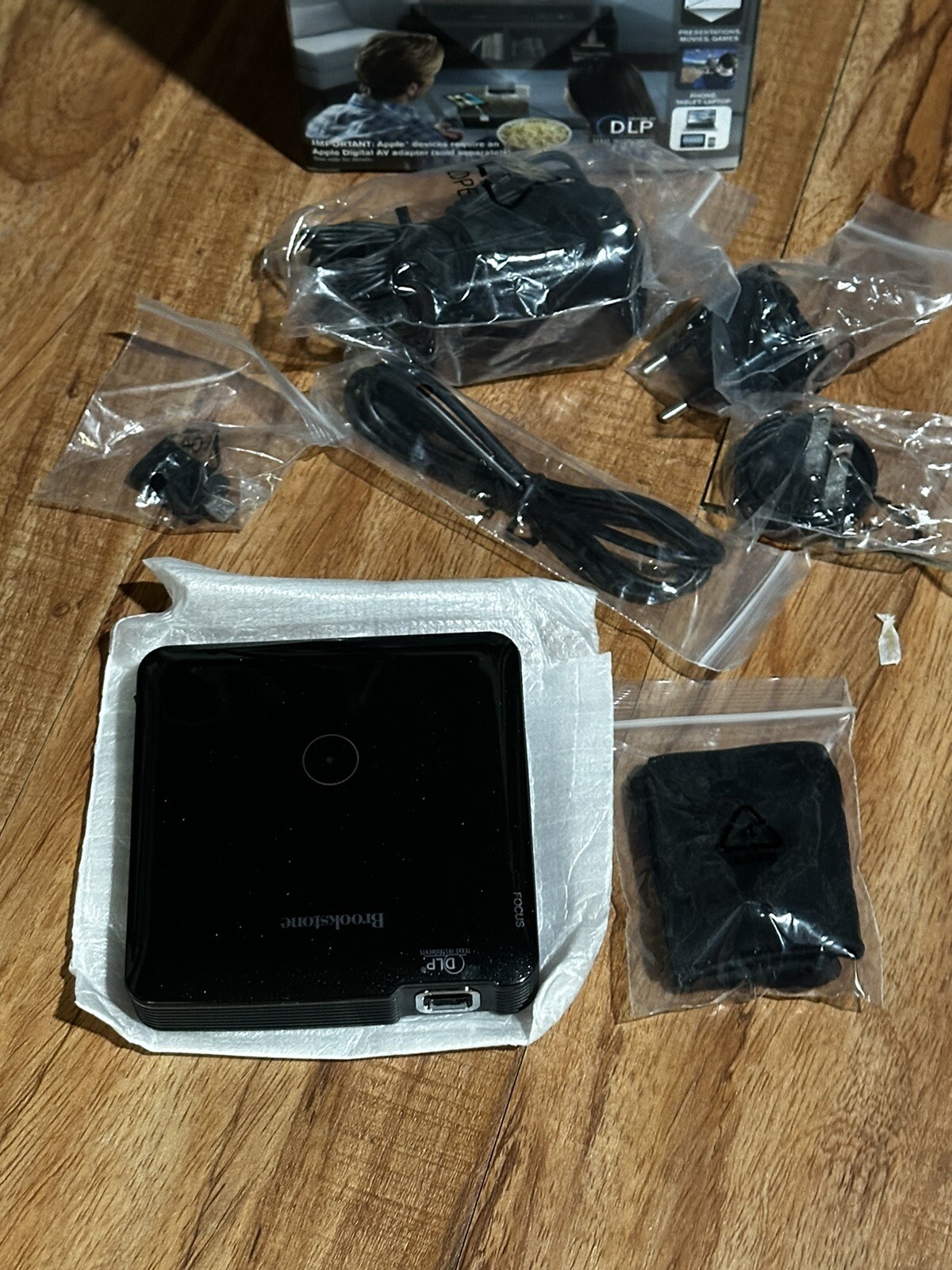 Brookstone Pocket Projector Mobile Movies Presentations Videos100 ...