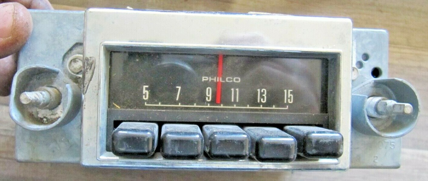 VINTAGE 1960s FORD PHILCO AM PUSH BUTTON RADIO MUSTANG FAIRLANE FALCON ...