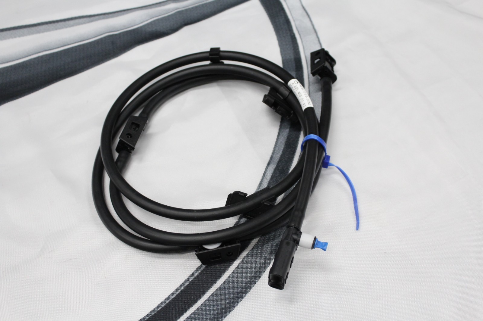 NEW Genuine Mercedes-Benz W205 C-Class Washer Jets and Hose Assembly ...