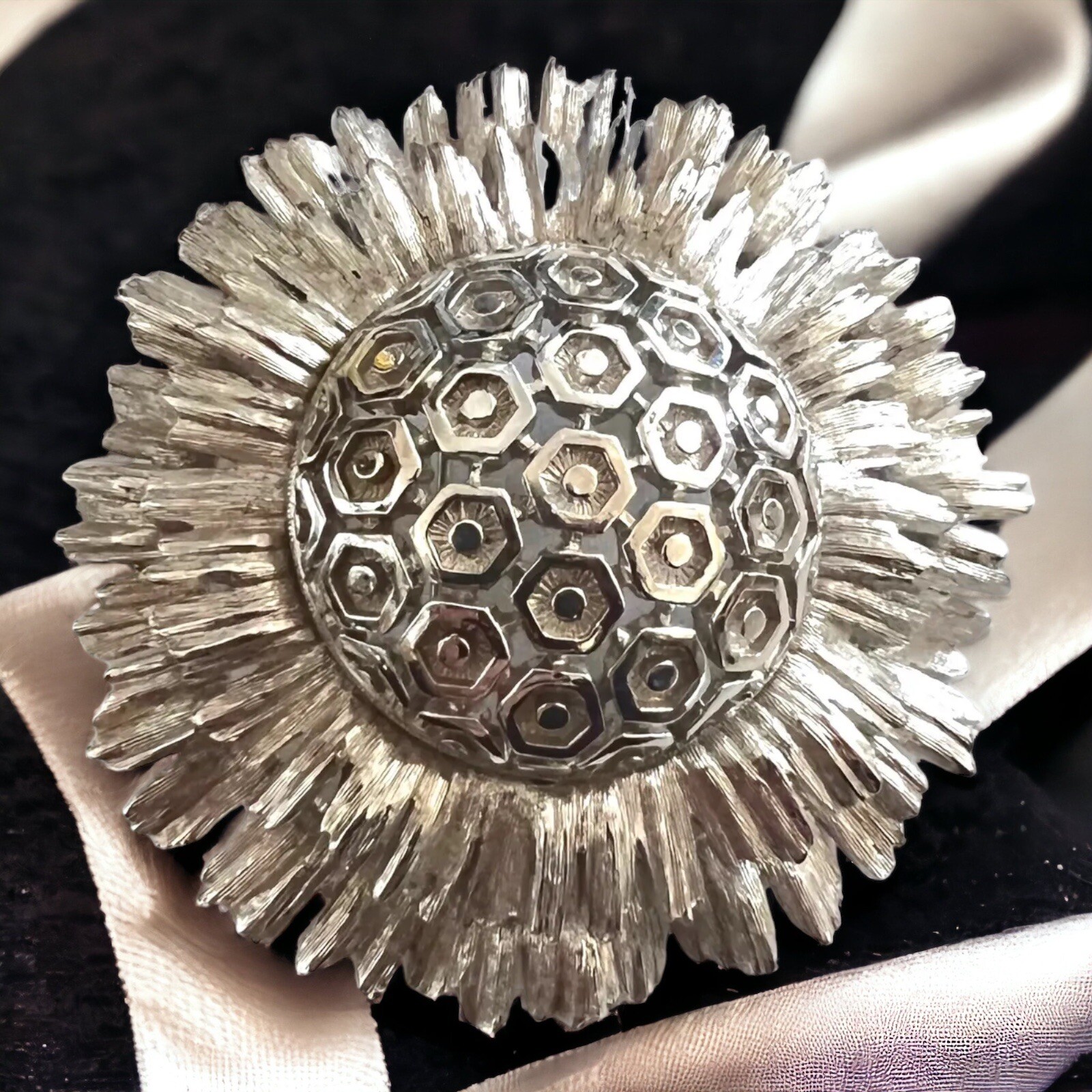 Vintage 1960s Monet Domed Sunflower Brooch - Silver T… - Gem