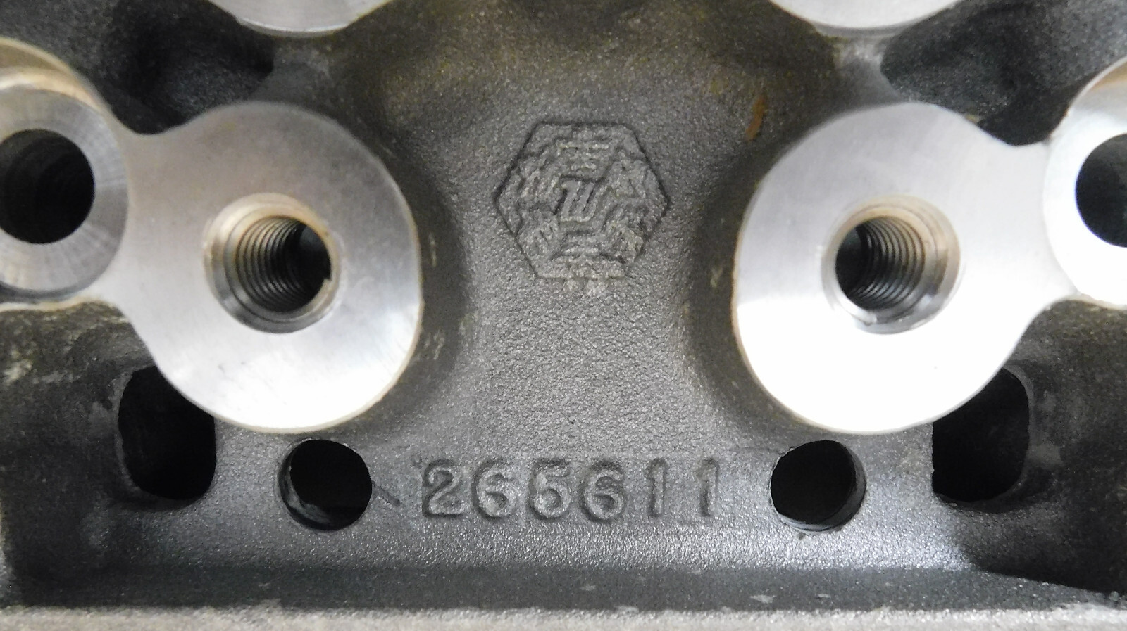GM 10051101 SBC Raised Runner 23º Alum Heads 196cc INT 55cc Cham Pro ...