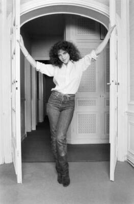 Actress Clio Goldsmith at her home 1980 Old Historic Photo 7 | eBay ...