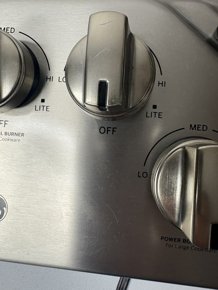GE JGP5036SLSS 36" Built-In Gas Cooktop in Stainless Steel Please read ...