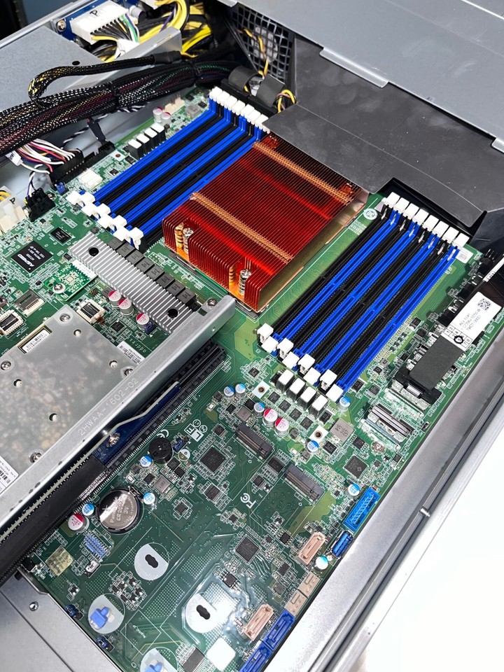 Tyan 2 Node 24x NVME G4 Server AMD Server 2x EPYC 7702P 128-Core 2.0GHz ...