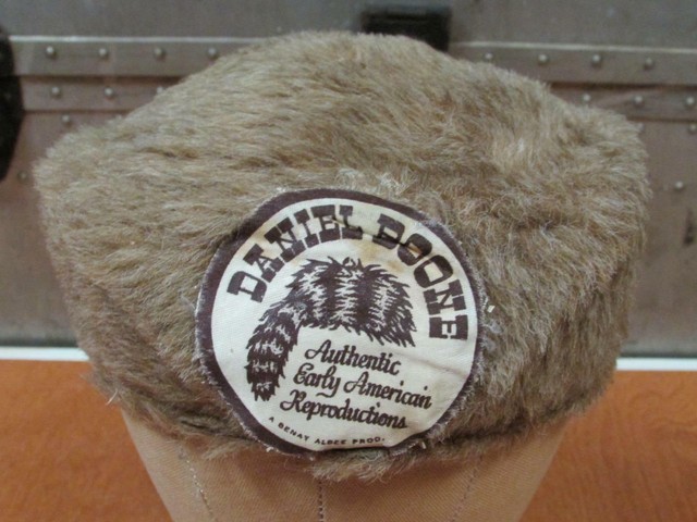 Vintage 1960s Daniel Boone Outfit Boys Frontier Costume w/ Coonskin Cap ...