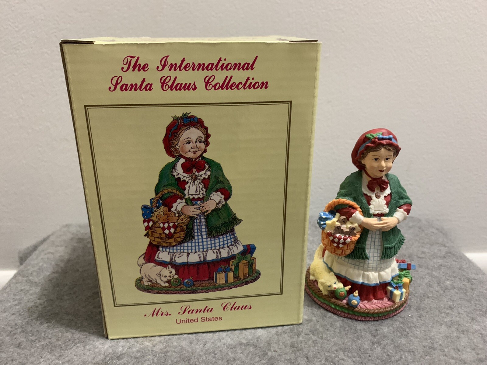 The International Santa Claus Collection Mrs. Santa Claus MC02 with Box ...