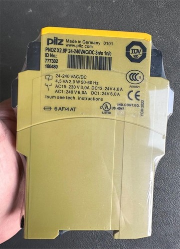 pilz PNOZ X2.8P 24-240VAC/DC 3n/o 1n/c 777302 brand new .ship by dh ...