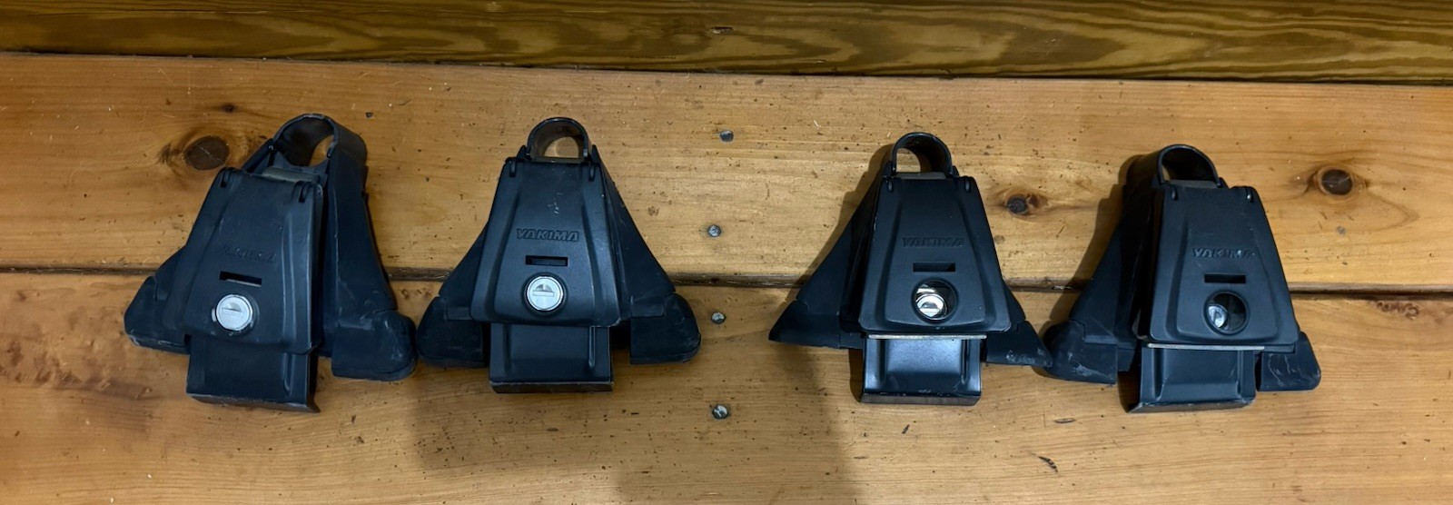 Yakima Q Towers #0105 for round bars (four towers) WITH SKS LOCKS AND ...