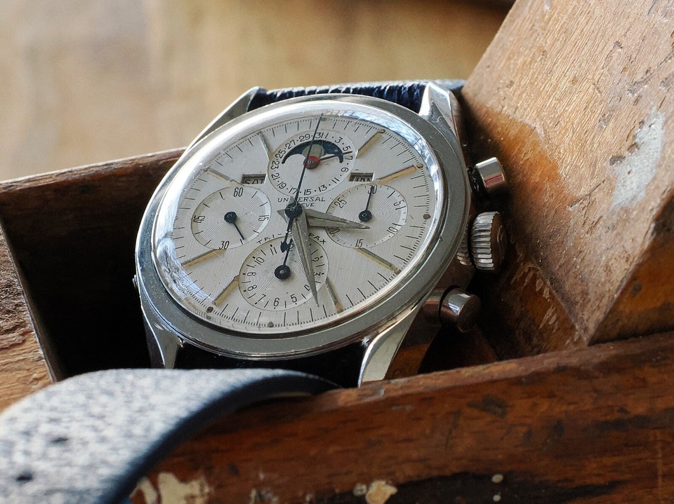 Universal Geneve Tri-Compax Ref. 222100 - Vintage Chronograph Moonphase ...