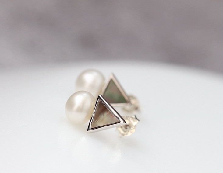 B06 Earring Plug White Freshwater Pearls Triangle Pearl Sterling Silver ...